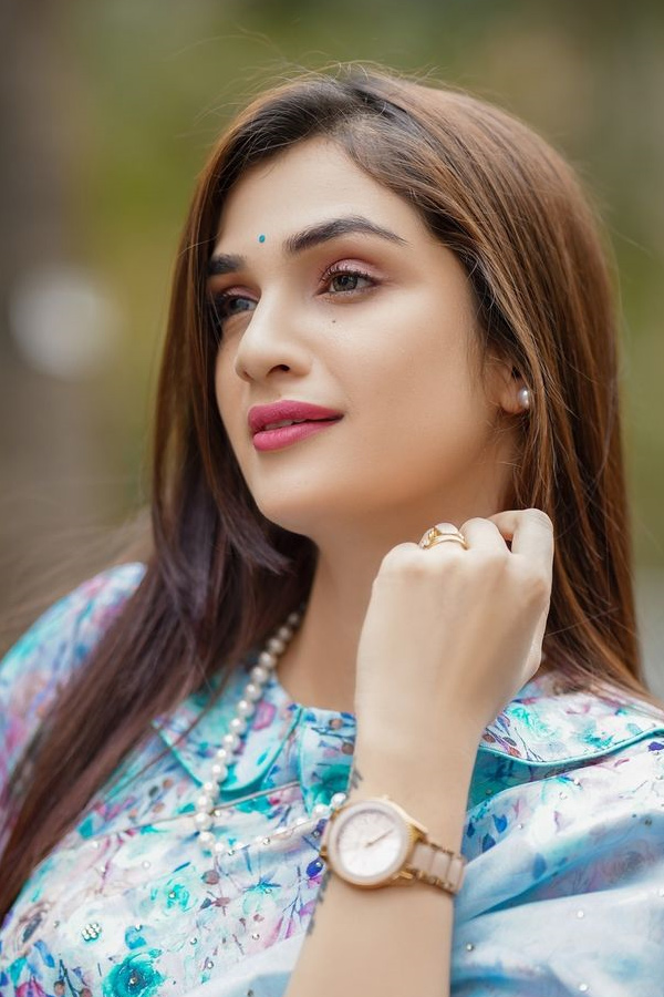 అందంగా చూపిస్తారు.. అందుకే తెలుగు సినిమాలంటే ఇష్టం: హీరోయిన్ హాసినీ సుధీర్ (ఫొటోలు) | Hasini ...